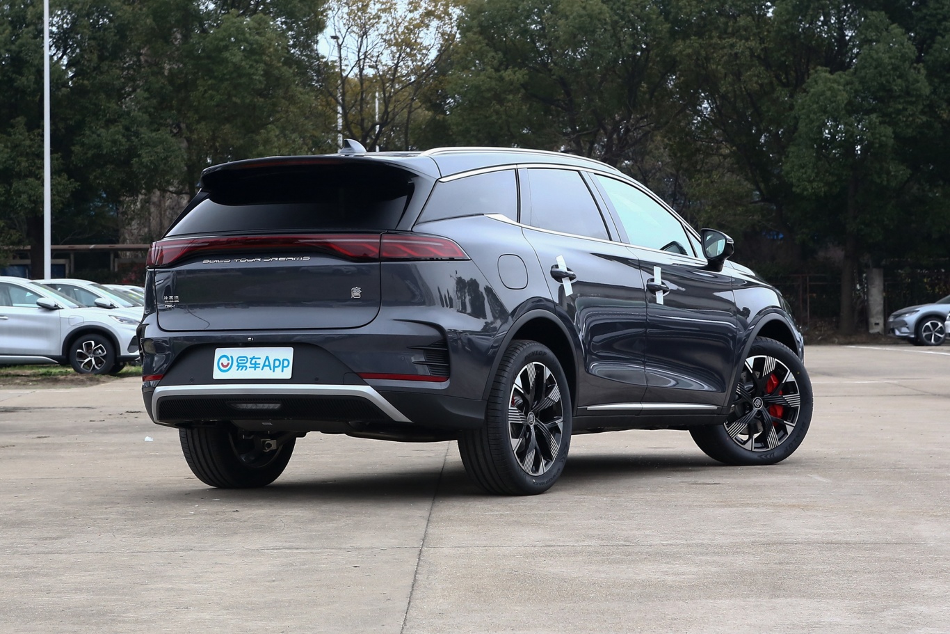 【唐新能源DM-i 荣耀版 1.5T 200km 前驱旗舰型 7座侧后45度车头向右水平图片-汽车图片大全】-易车