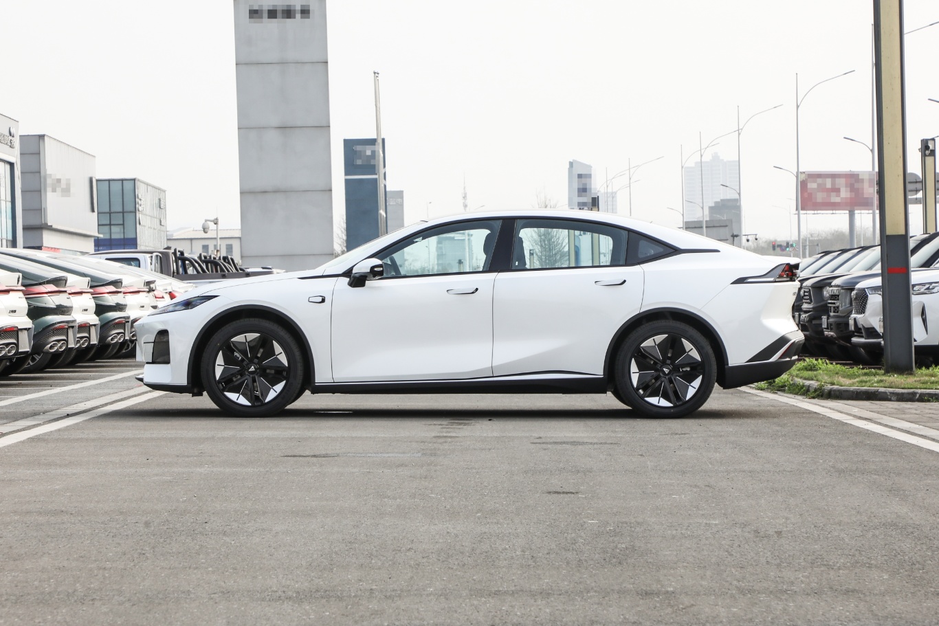 【深蓝SL03纯电版 530km Max正侧车头向左水平图片-汽车图片大全】-易车