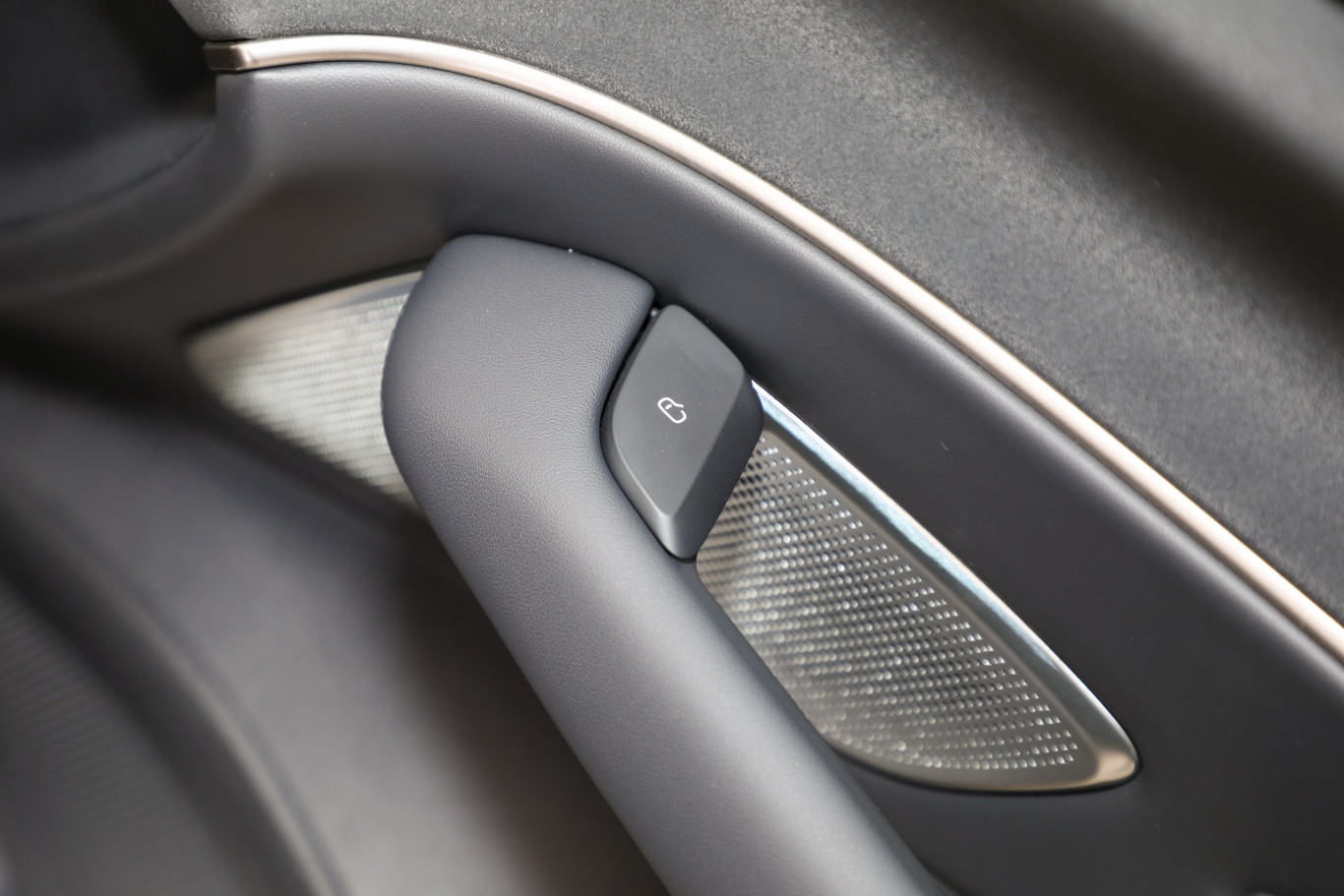 【小米SU7700km 后驱标准长续航版副驾驶位图片-汽车图片大全】-易车