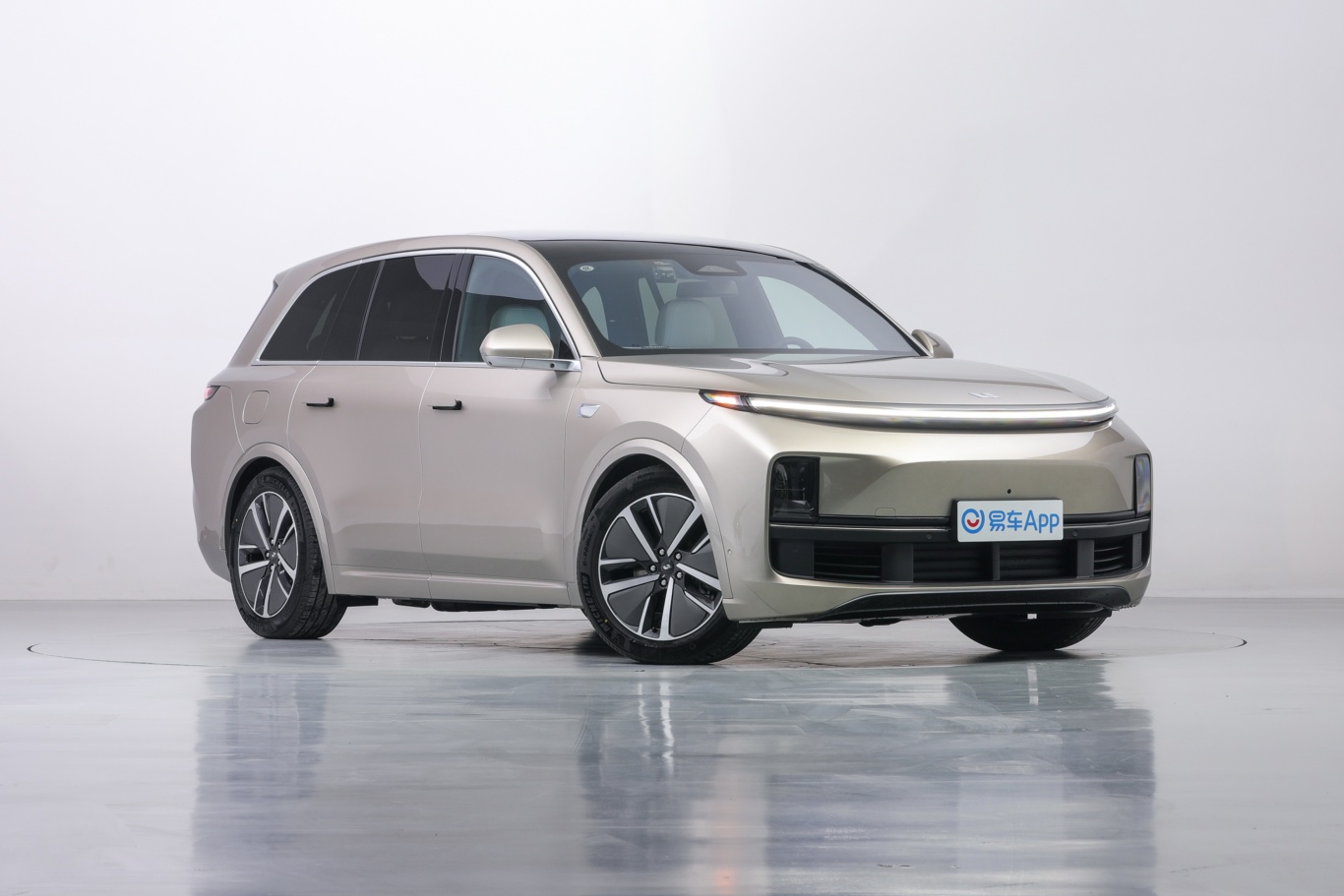 【理想L8L8 Pro侧前45度车头向右水平图片-汽车图片大全】-易车