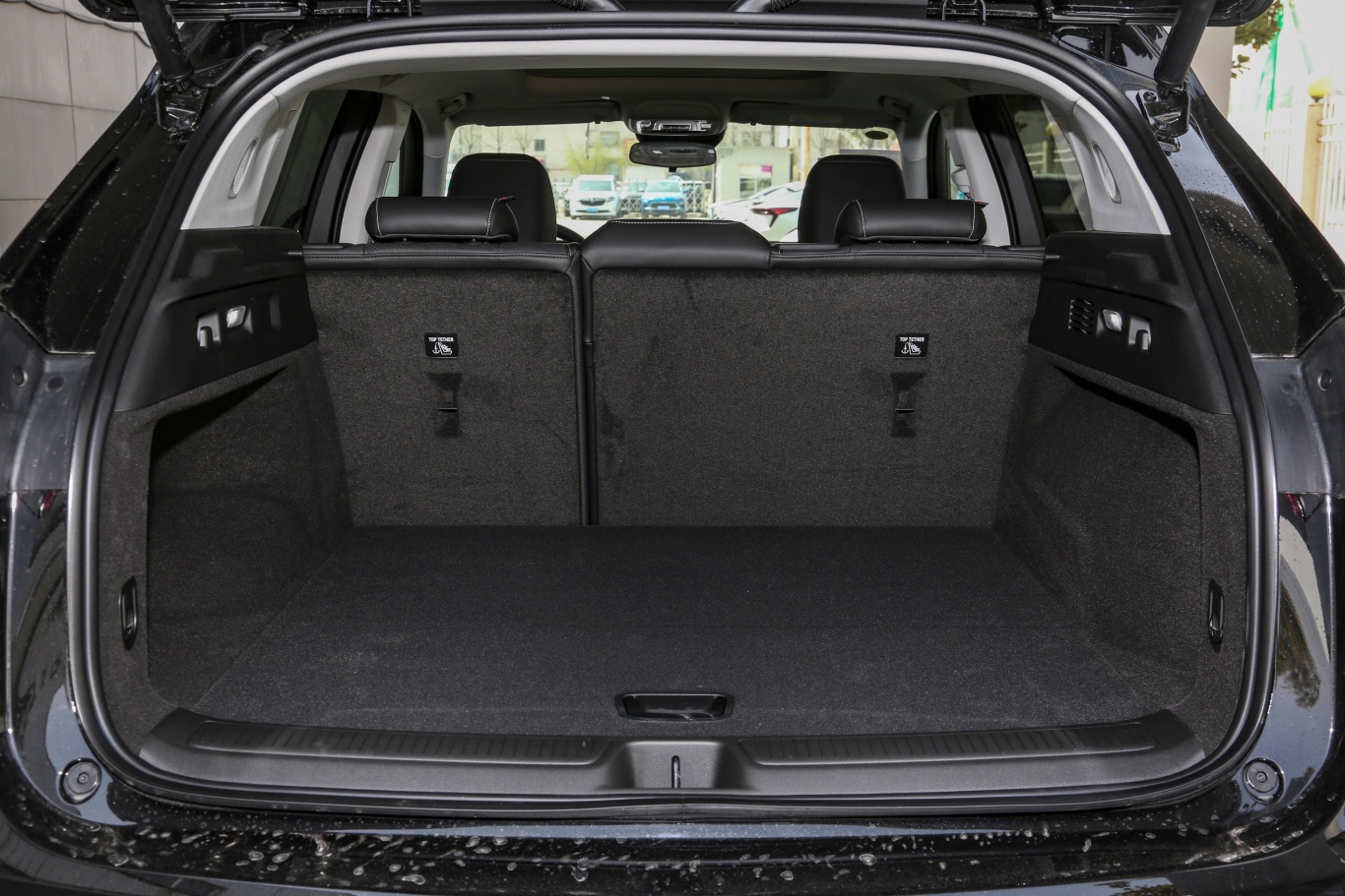 【昂科威昂科威S 28T 两驱炫黑尊尚版后备厢空间特写图片-汽车图片大全】-易车