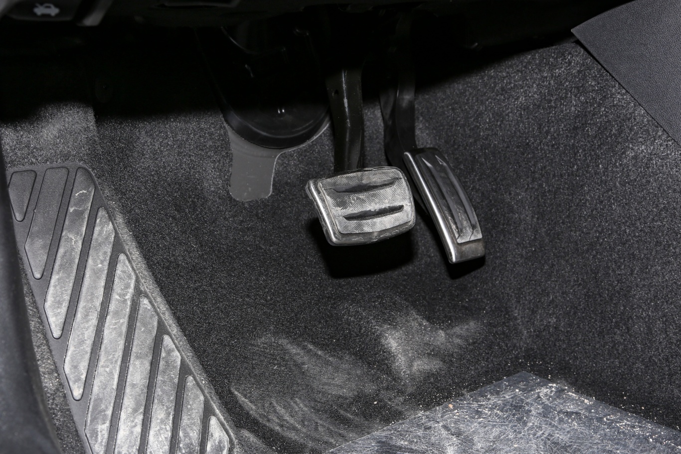 【昂科威昂科威S 28T 两驱炫黑尊尚版脚踏板图片-汽车图片大全】-易车