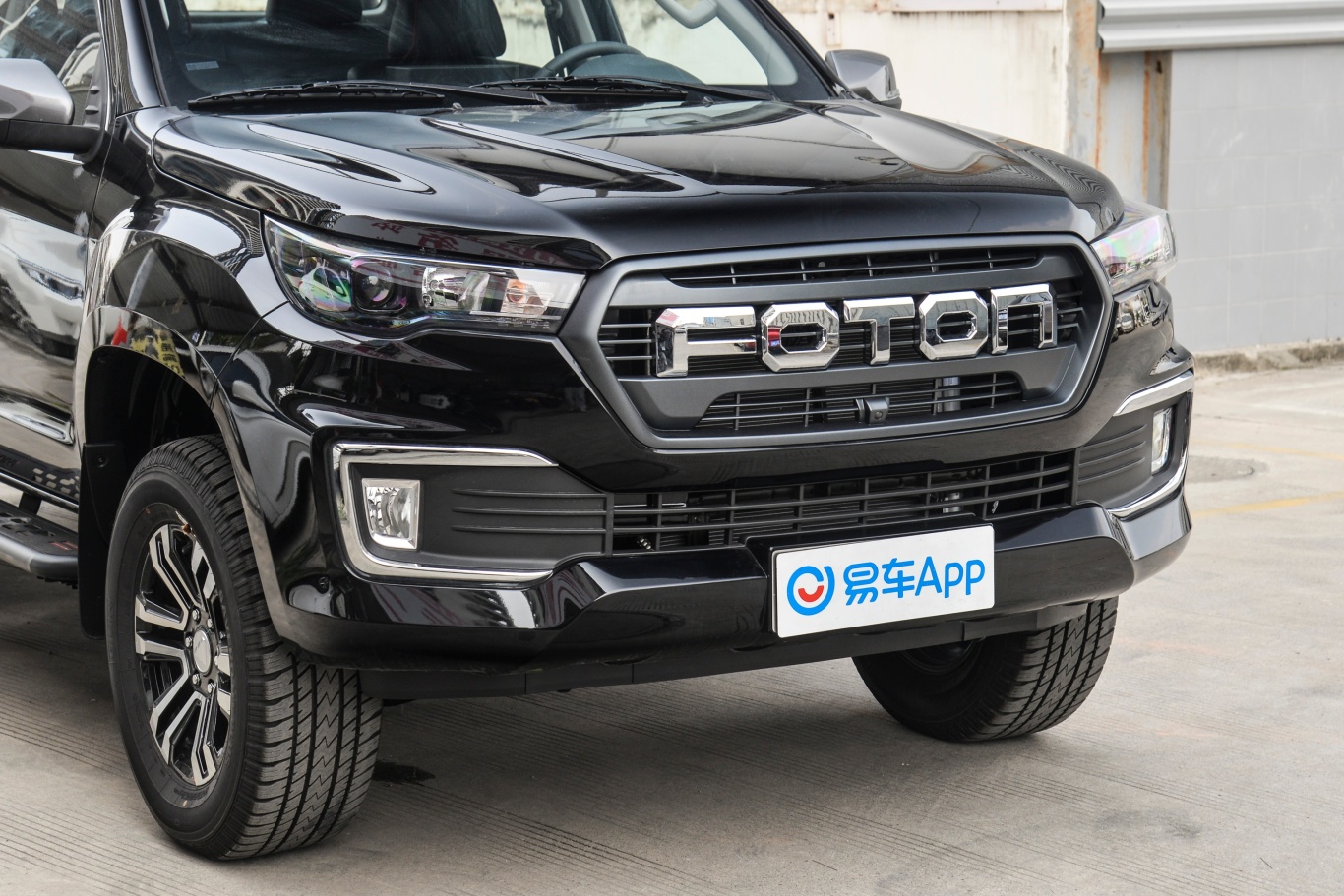 【大将军F9青春版 2.0T 手动四驱标箱精英型 柴油前格栅侧俯拍图片-汽车图片大全】-易车