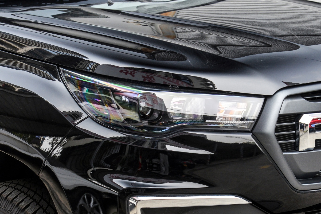 【大将军F9青春版 2.0T 手动四驱标箱精英型 柴油大灯侧45度俯拍图片-汽车图片大全】-易车