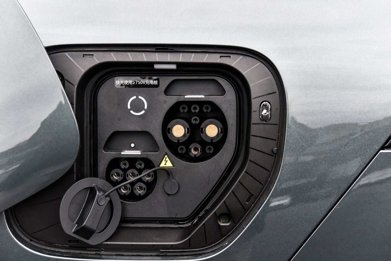 【星纪元 ET纯电版 540km 四驱Pro快充充电口图片-汽车图片大全】-易车