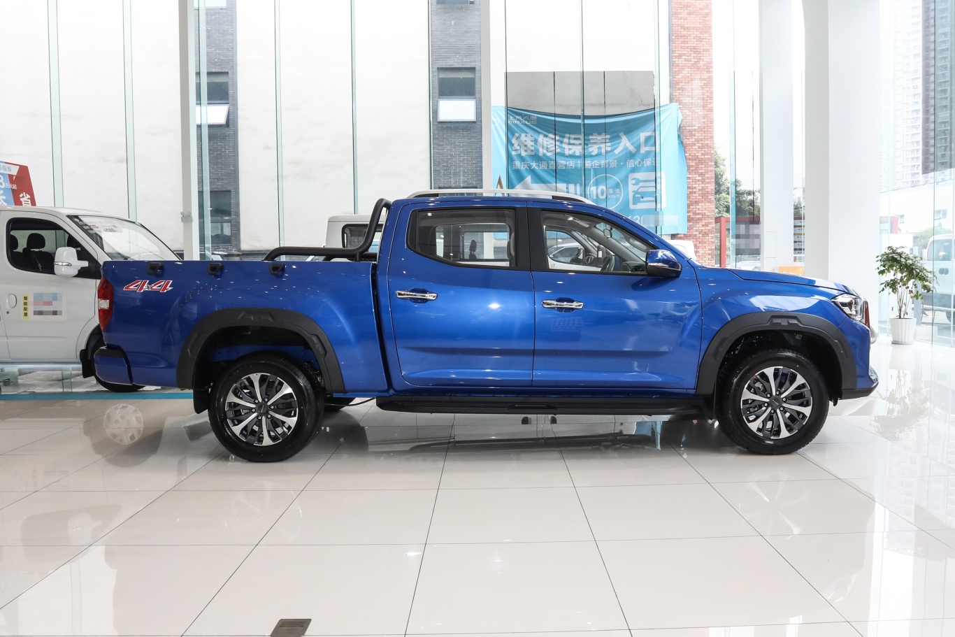 【上汽大通MAXUS 星际星际L 2.0T 手动四驱长箱豪华版 柴油正侧车头向右水平图片-汽车图片大全】-易车