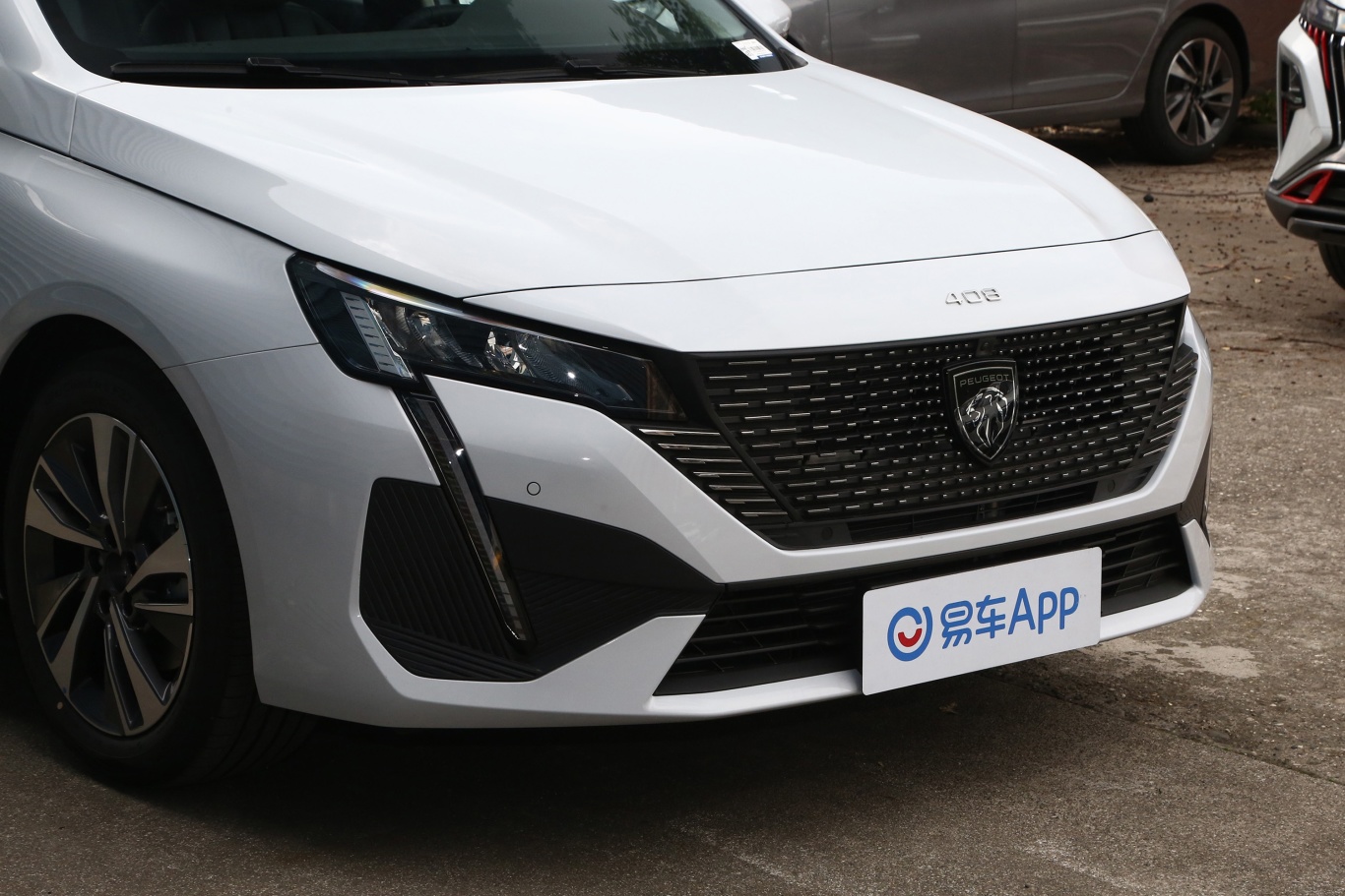 【标致408龘龘款 360THP 拉菲版前格栅侧俯拍图片-汽车图片大全】-易车
