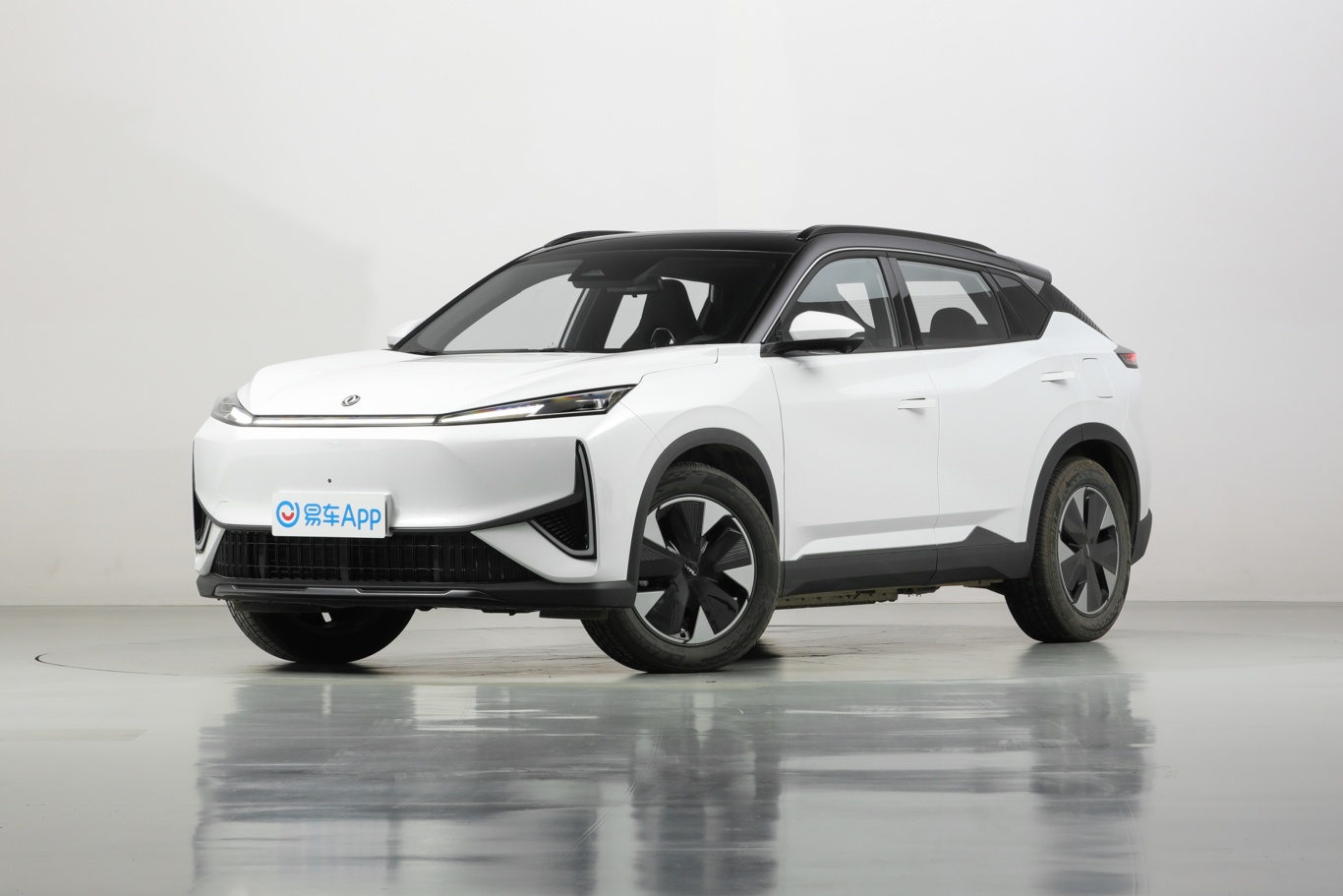 【风神L7插电混动 1.5T 205km 205Plus侧前45度车头向左水平图片-汽车图片大全】-易车