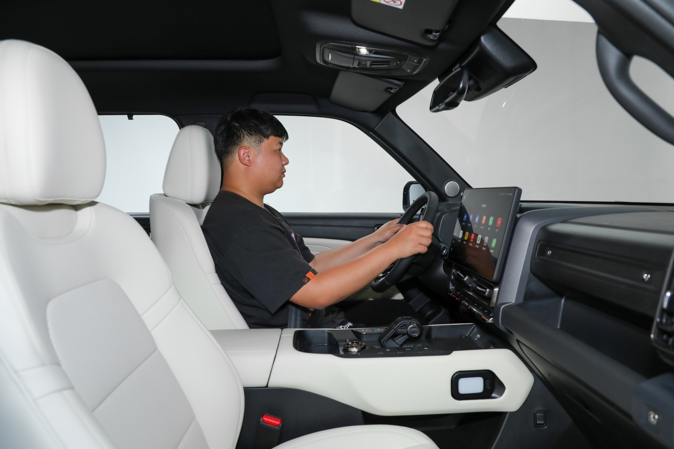 【哈弗猛龙1.5T Hi4 145km 穿越版前排空间体验图片-汽车图片大全】-易车