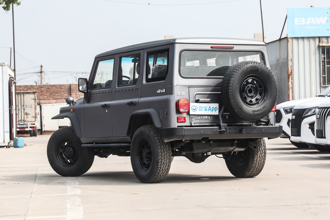 【212经典2.4T 狙击手加强版侧后45度车头向左水平图片-汽车图片大全】-易车