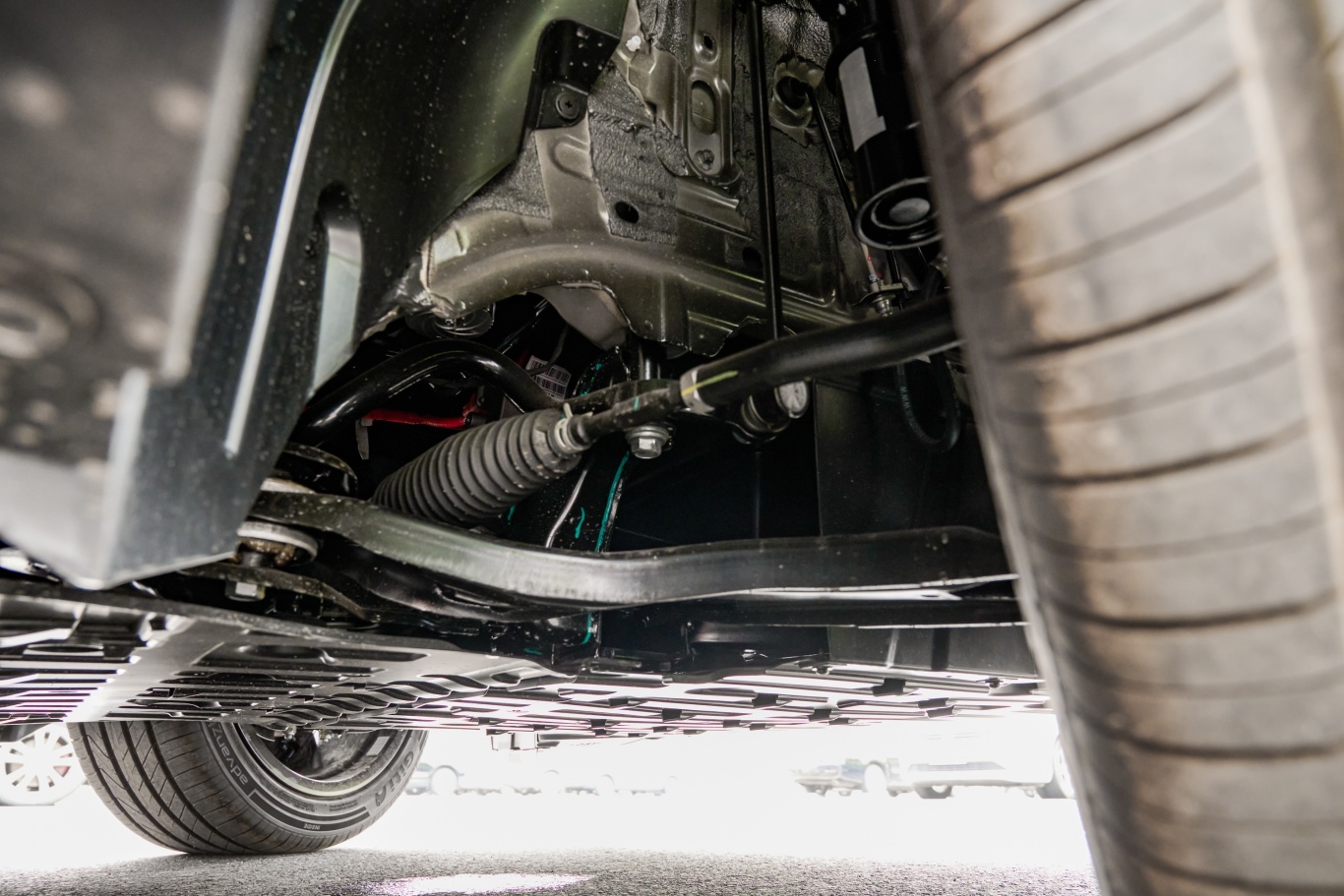 【深蓝SL03纯电版 530km Plus左侧前悬架图片-汽车图片大全】-易车