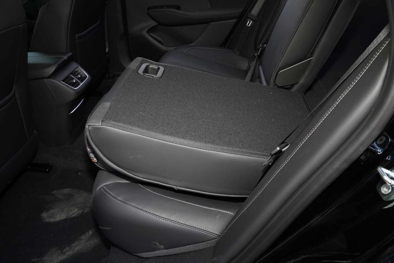 【君越28T 越尊版后排空间图片-汽车图片大全】-易车