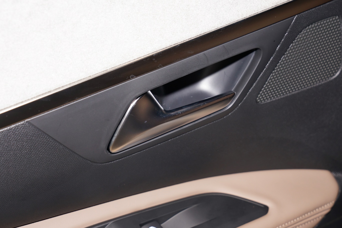 【标致5008改款 400THP 旗舰荣耀版 7座后排功能图片-汽车图片大全】-易车