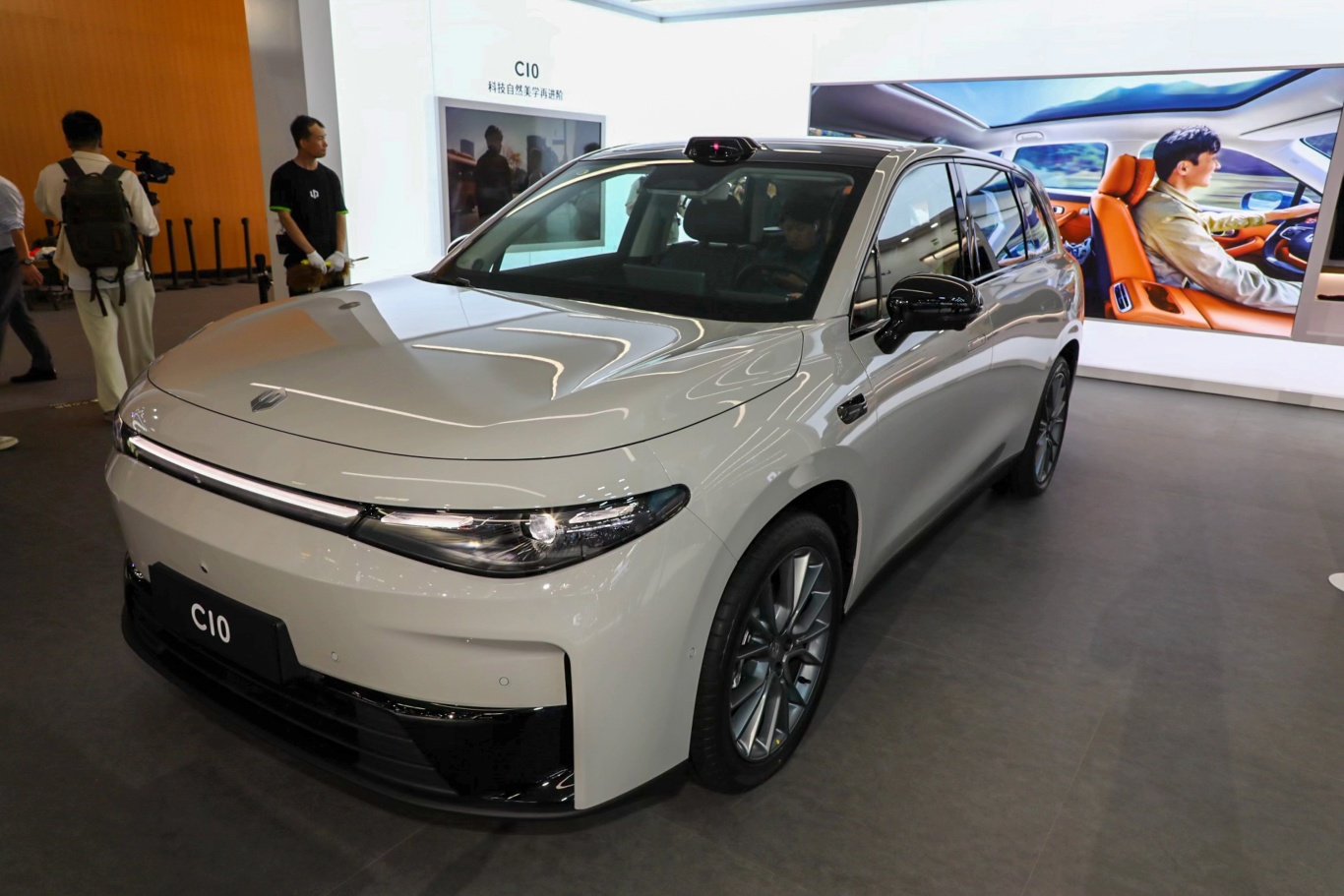 【零跑C10纯电版 530km 530激光雷达版图片-汽车图片大全】-易车