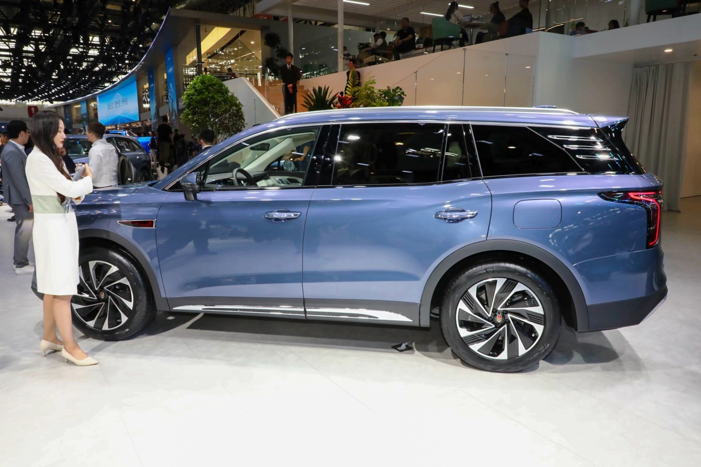 【红旗HS7 PHEV2.0T 100km 四驱旗领版 6座图片-汽车图片大全】-易车