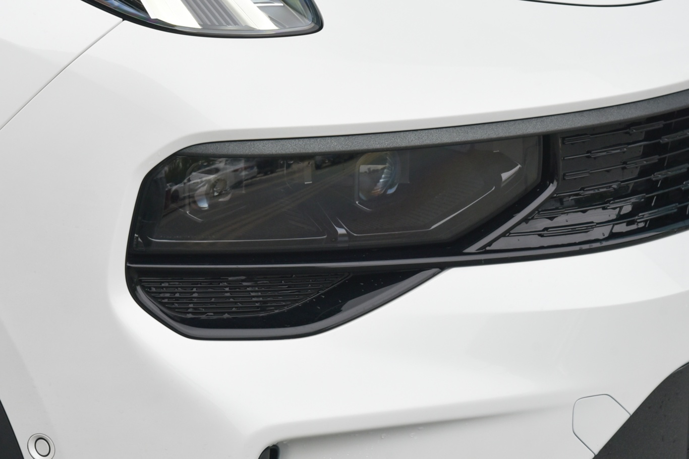 【领克012.0T 四驱劲Halo大灯侧45度俯拍图片-汽车图片大全】-易车