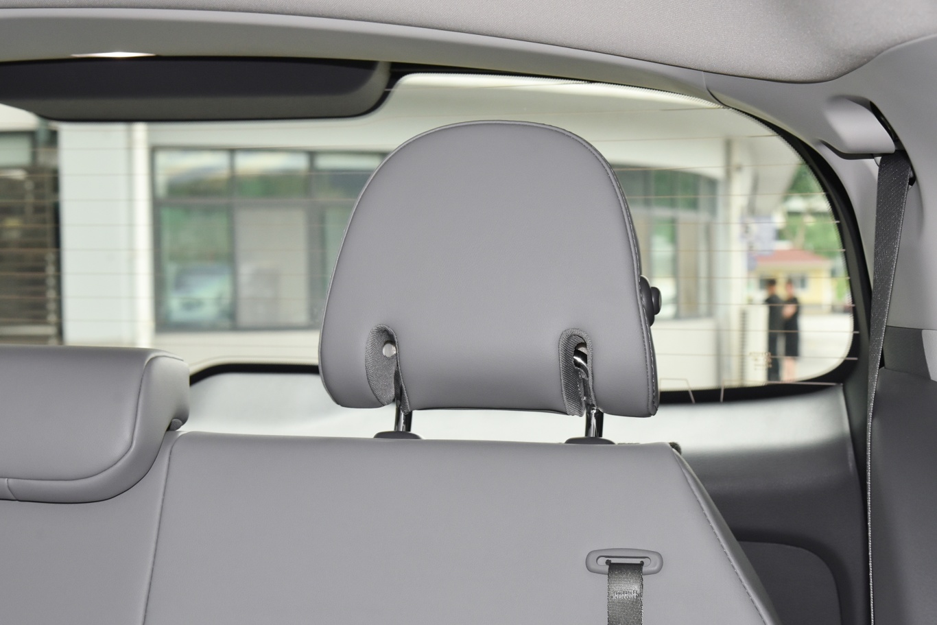 【格瑞维亚双擎 2.5L 两驱舒适版后排空间图片-汽车图片大全】-易车