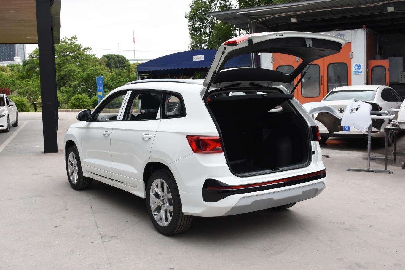 【捷达VS7280TSI 手动先锋版后备厢开启45度侧拍图片-汽车图片大全】-易车