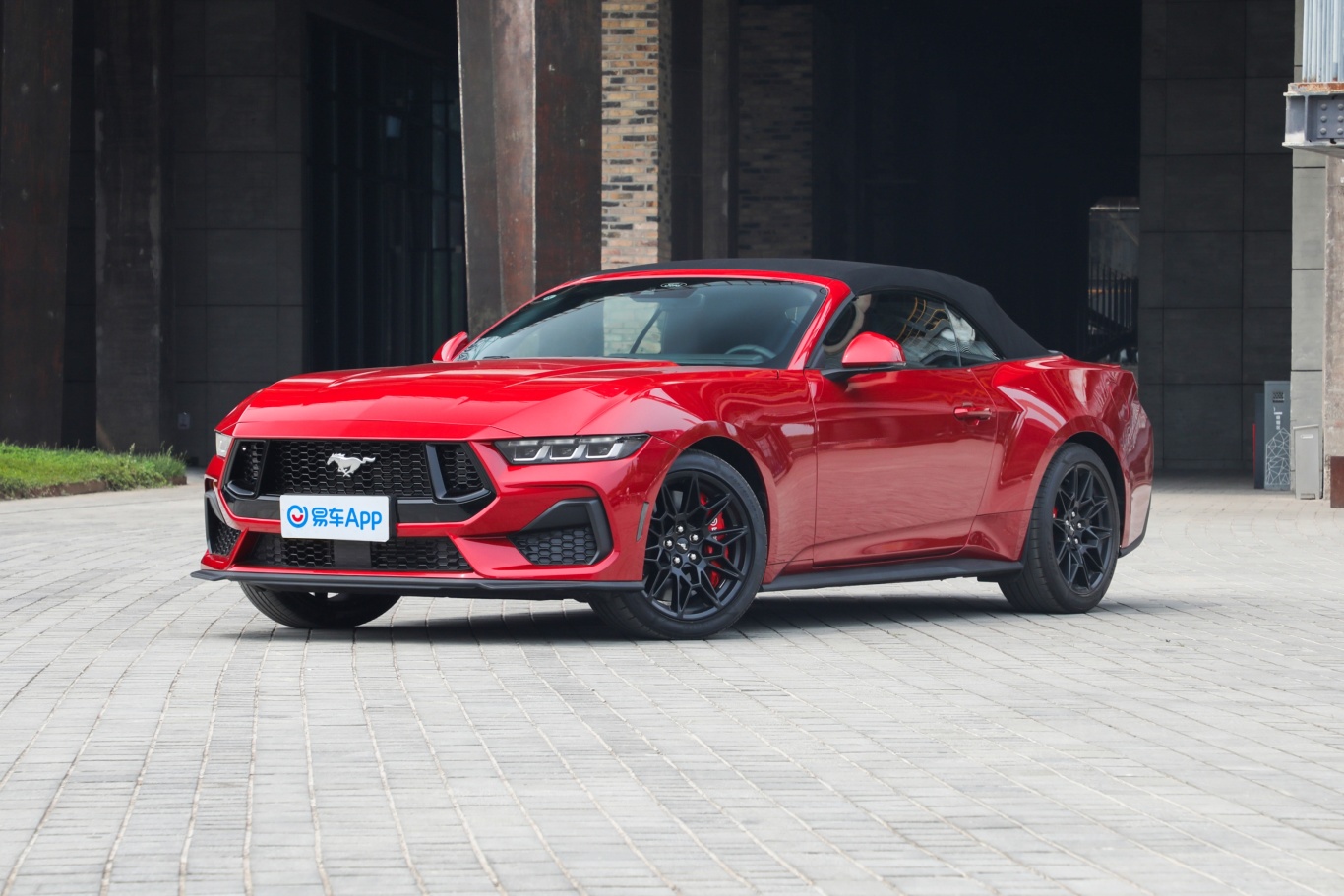 【Mustang2.3T 敞篷运动版侧前45度车头向左水平图片-汽车图片大全】-易车