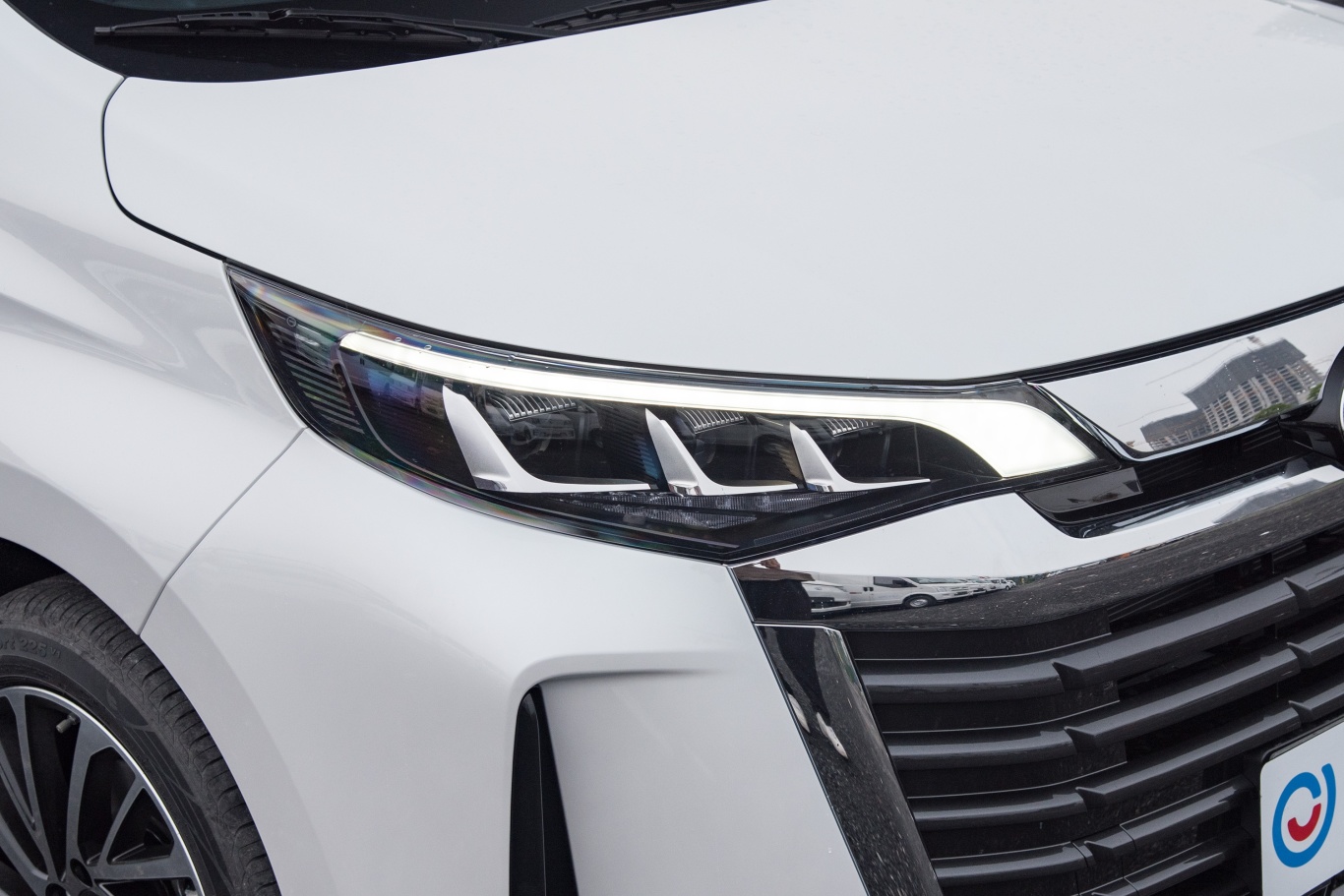 【传祺M6MAX 270T 尊荣版大灯侧45度俯拍图片-汽车图片大全】-易车