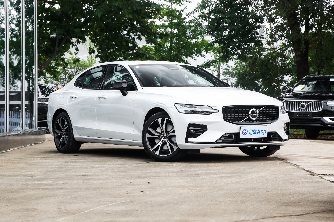 【沃尔沃S60B5 智雅运动版侧前45度车头向右水平图片-汽车图片大全】-易车
