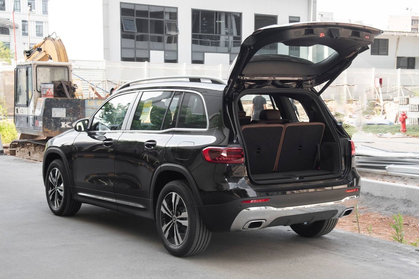 【奔驰GLBGLB 200 时尚型 7座后备厢开启45度侧拍图片-汽车图片大全】-易车