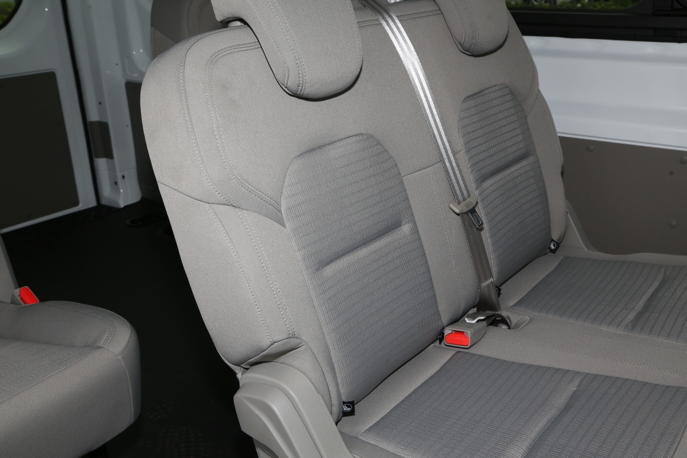 【全顺T82.3T 自动中轴中顶多功能版 6座(2+2+2)后排空间图片-汽车图片大全】-易车