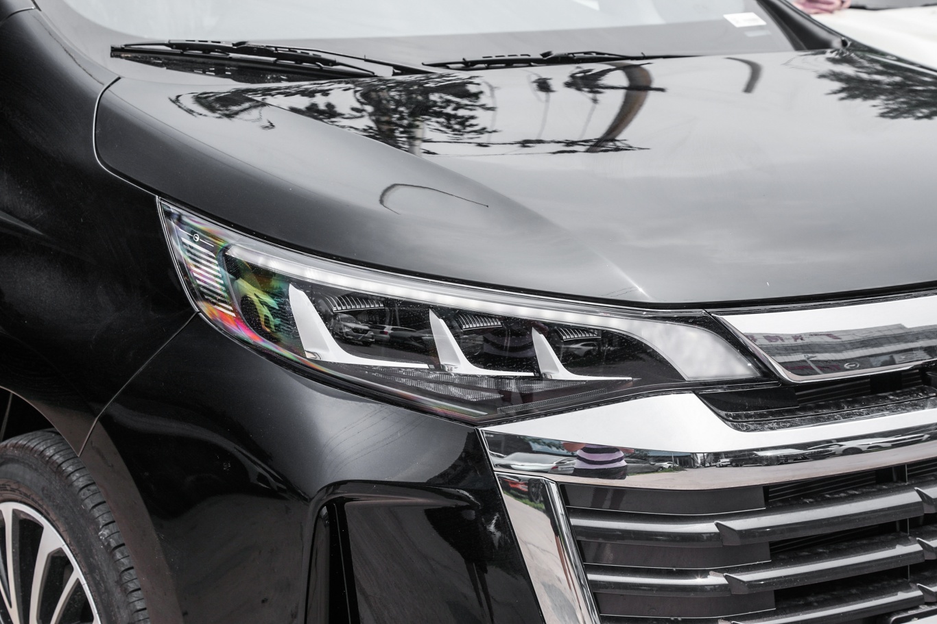 【传祺M6MAX 270T 尊荣版大灯侧45度俯拍图片-汽车图片大全】-易车