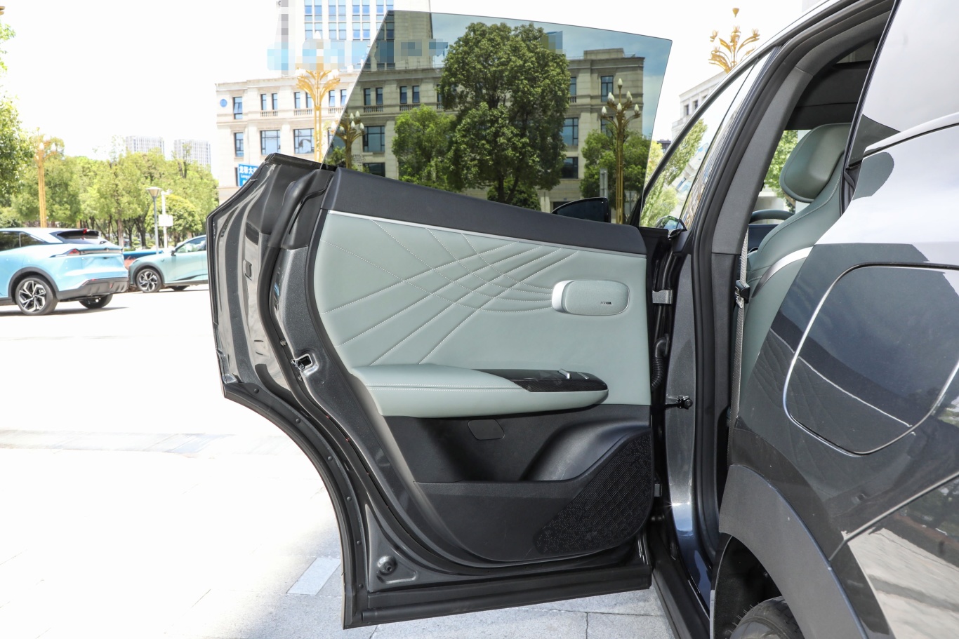 【深蓝S07纯电版 520km 520Max乾崑智驾ADS SE版驾驶员侧后车门图片-汽车图片大全】-易车