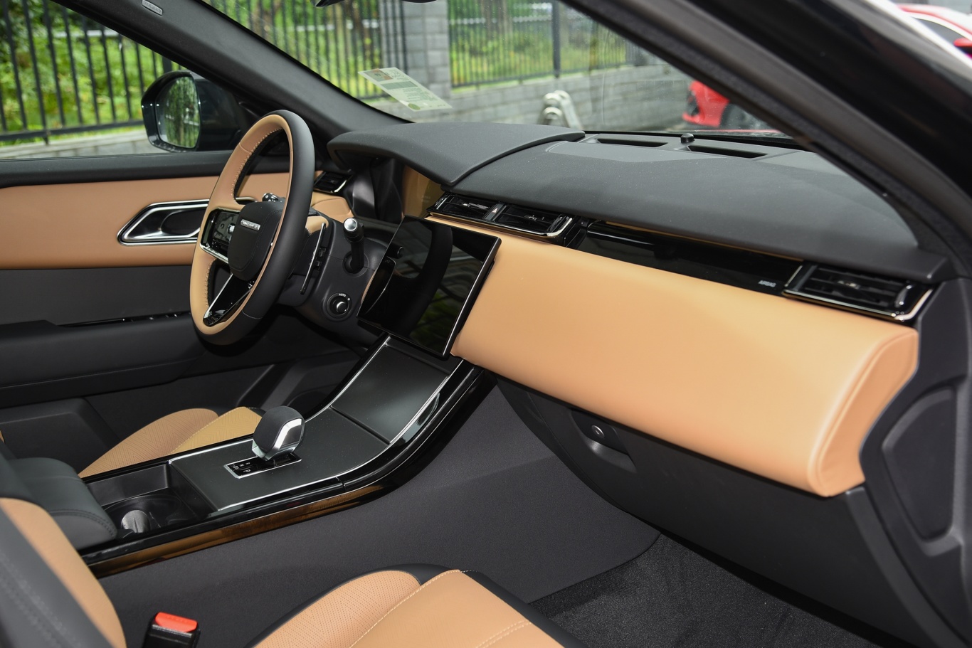 【揽胜星脉250PS Dynamic HSE内饰全景副驾方向图片-汽车图片大全】-易车