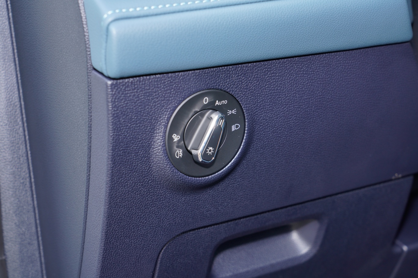 【途岳330TSI 四驱月尊版灯光控制区图片-汽车图片大全】-易车