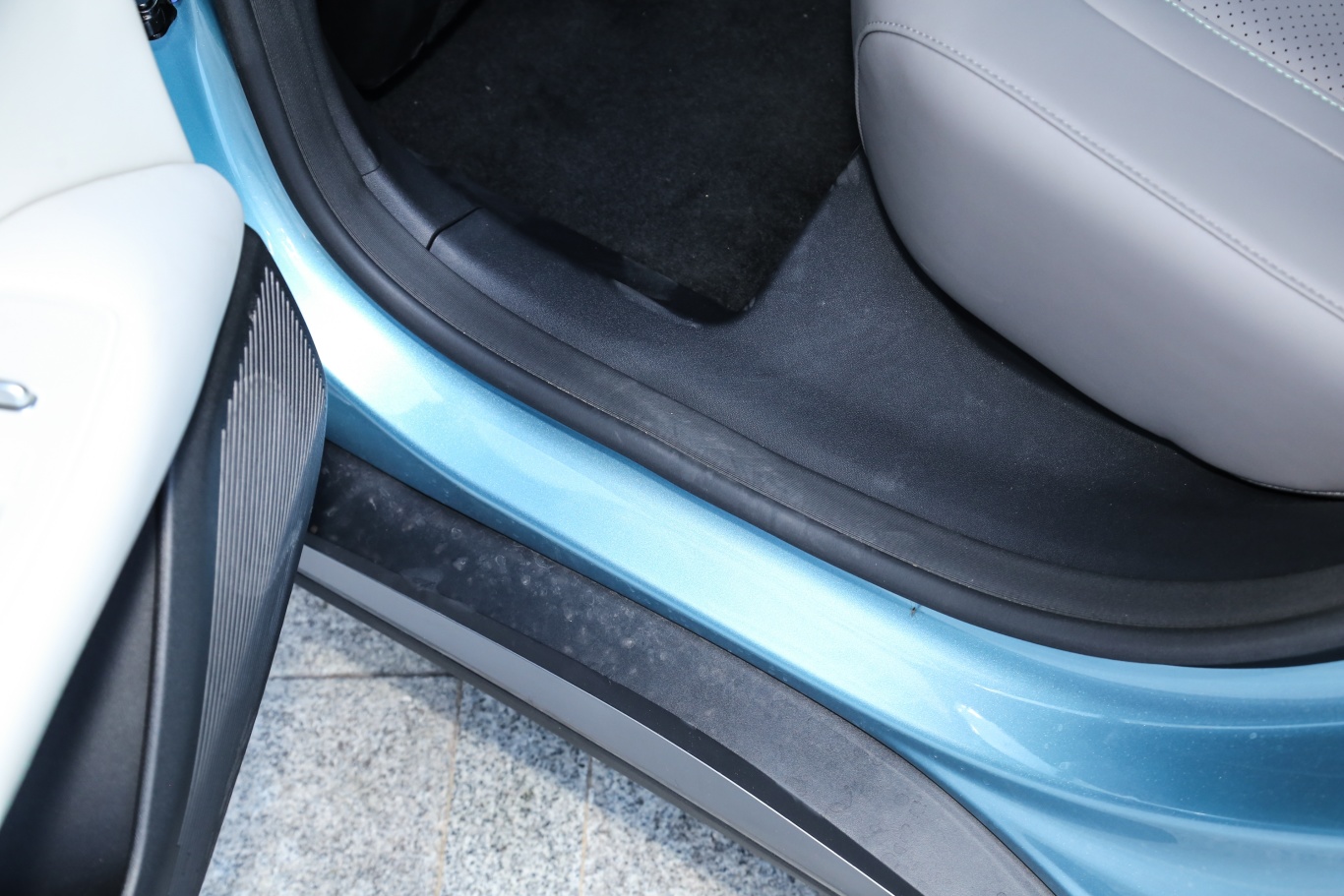 【深蓝L07纯电版 530km 530Max乾崑智驾ADS SE版后排空间图片-汽车图片大全】-易车