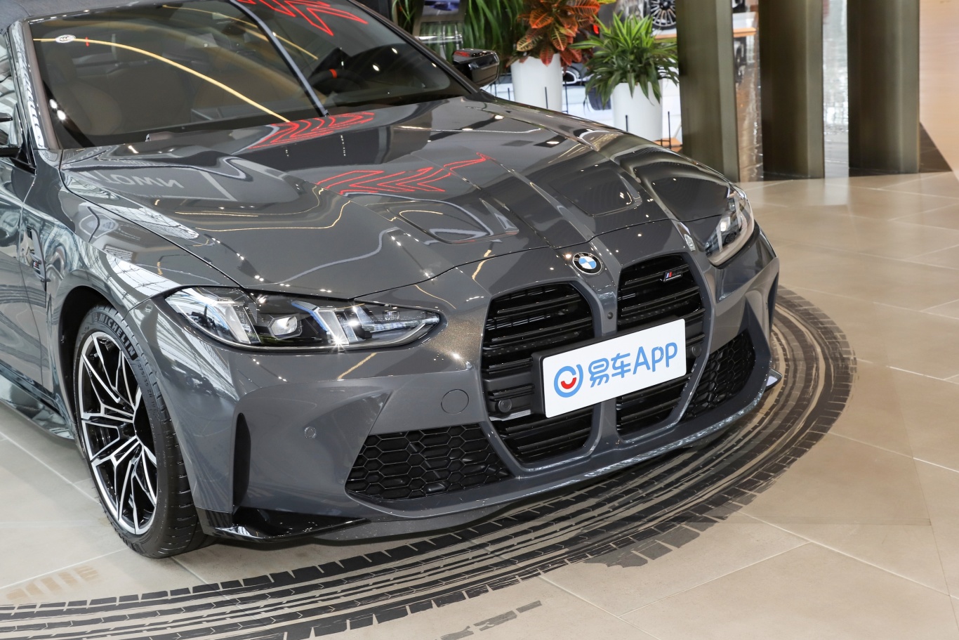 【宝马M4M4 敞篷轿跑车 M xDrive 雷霆版前格栅侧俯拍图片-汽车图片大全】-易车