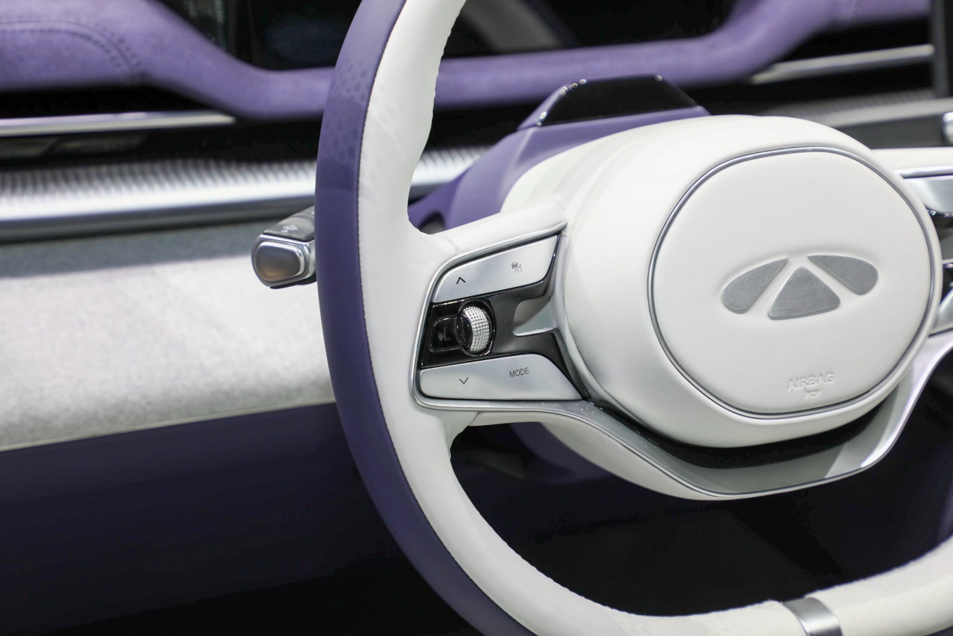 【风云A9纯电版前排图片-汽车图片大全】-易车