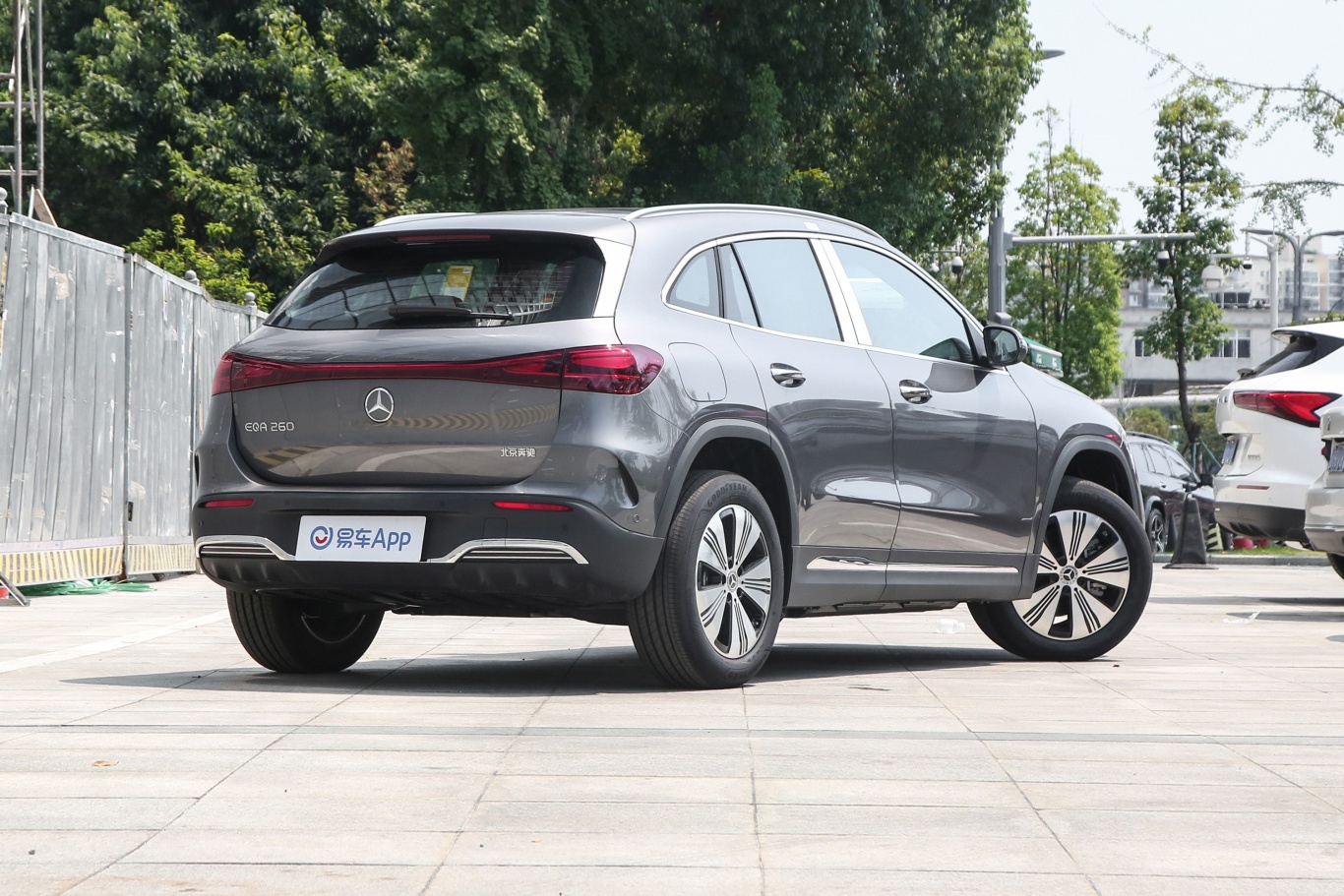 【奔驰EQAEQA 260侧后45度车头向右水平图片-汽车图片大全】-易车