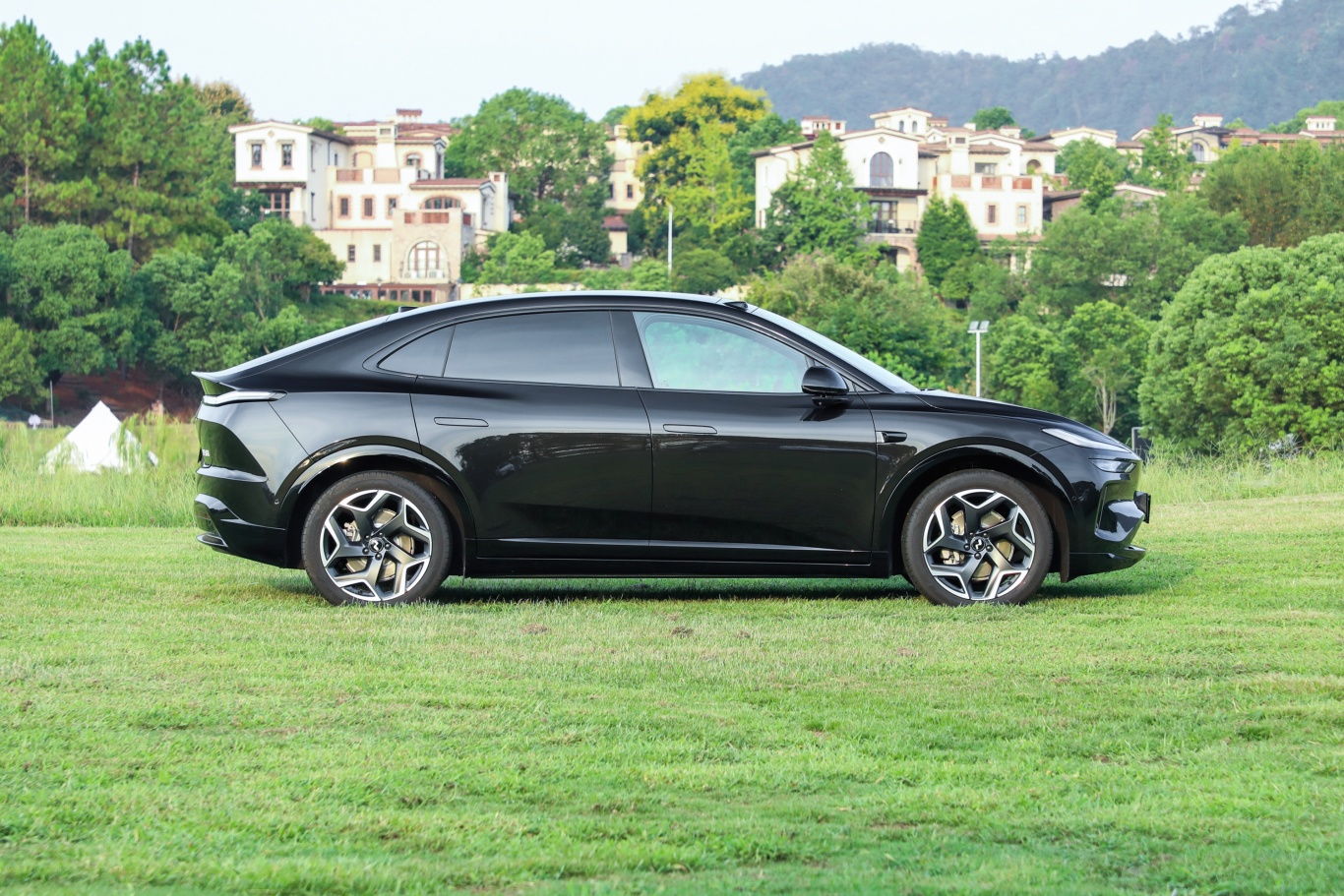 【乐道L60555km 后驱标准续航版正侧车头向右水平图片-汽车图片大全】-易车