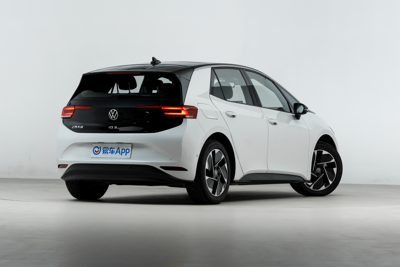 【大众ID.3聪明款 450km 极智氧气版侧后45度车头向右水平图片-汽车图片大全】-易车