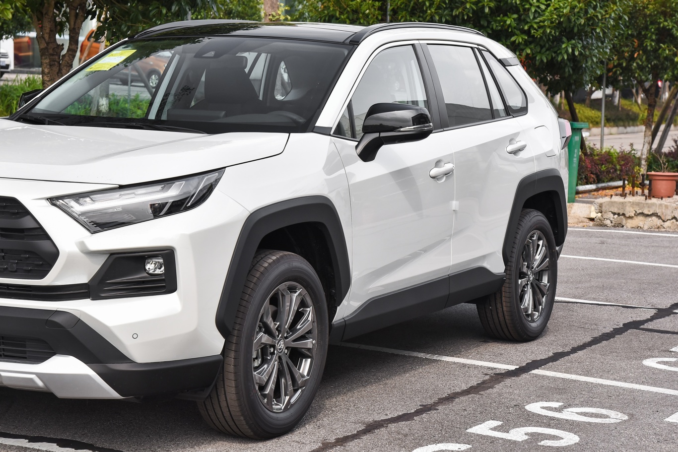 【RAV4荣放2.0L 四驱探险PLUS版外观细节图片-汽车图片大全】-易车