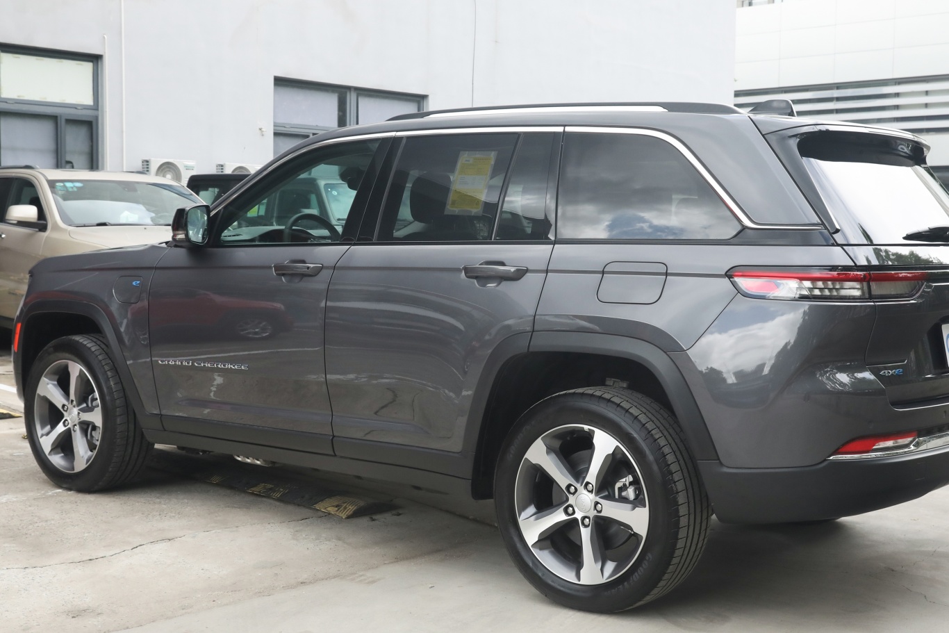 【大切诺基4xe2.0T 47km 高峰版外观细节图片-汽车图片大全】-易车