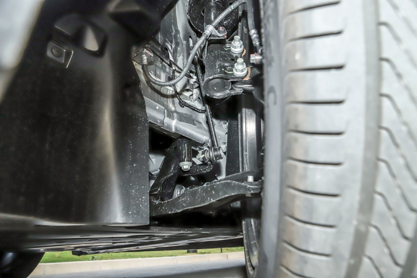 【深蓝S05纯电版 510km 510Ultra左侧前悬架图片-汽车图片大全】-易车