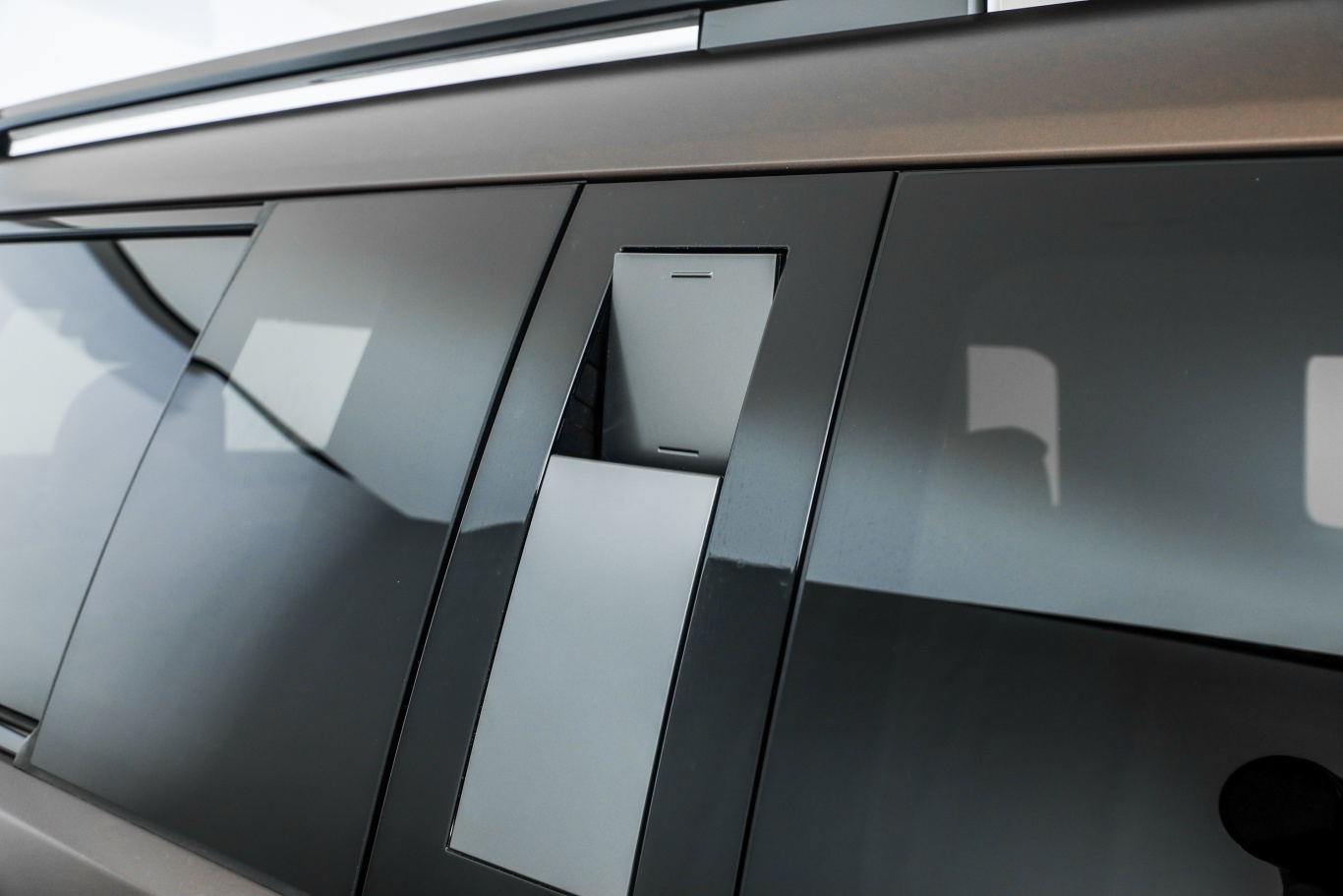 【胜达2.0T 四驱鉴赏家Ultra 6座外观细节图片-汽车图片大全】-易车