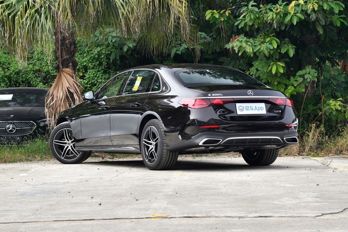 【奔驰E级E 300 L 运动豪华型侧后45度车头向左水平图片-汽车图片大全】-易车