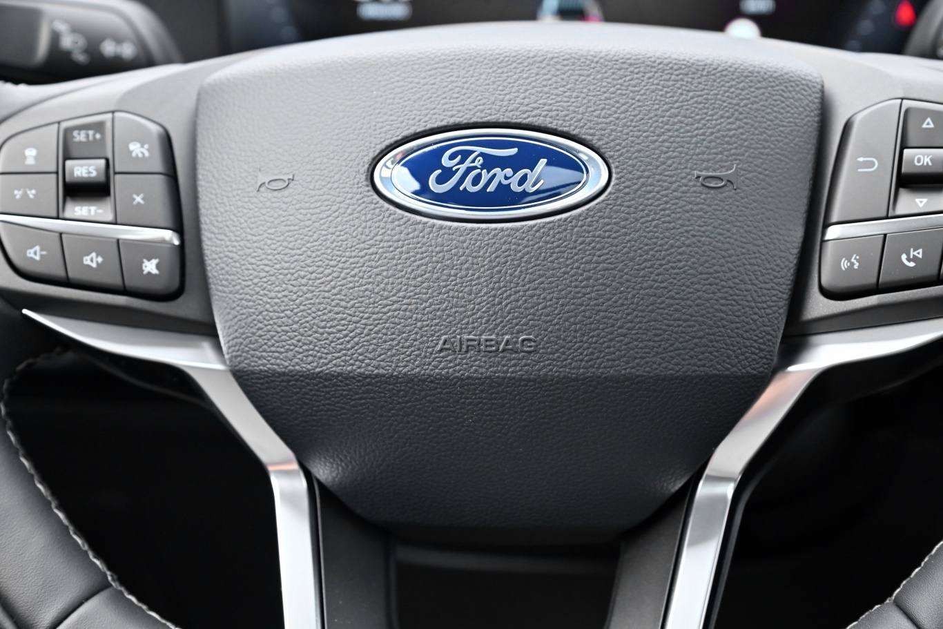 【探险者EcoBoost 285 四驱风尚plus版 6座主驾安全气囊图片-汽车图片大全】-易车