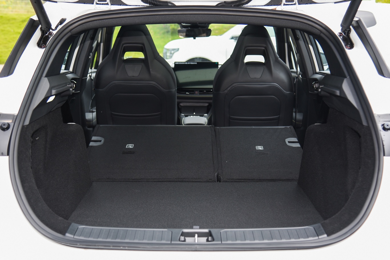 【领克06Renew 1.5T Pro两排全部放倒图片-汽车图片大全】-易车