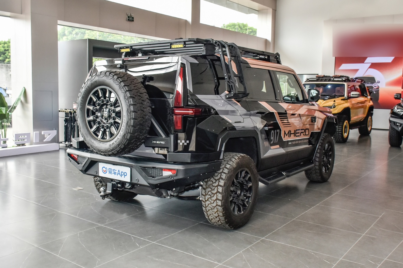 【猛士917增程版 200km 高地雄狮侧后45度车头向右水平图片-汽车图片大全】-易车