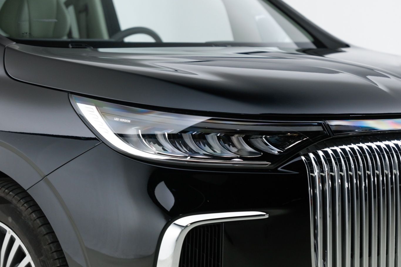 【岚图梦想家插电混动 1.5T 235km 四驱旗舰鲲鹏版外观灯组图片-汽车图片大全】-易车