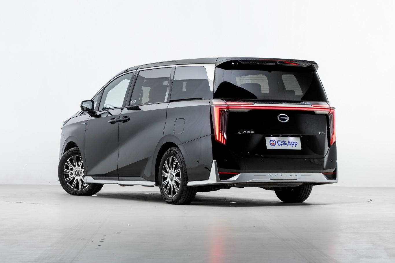 【传祺E92.0T 136km 宗师版侧后45度车头向左水平图片-汽车图片大全】-易车