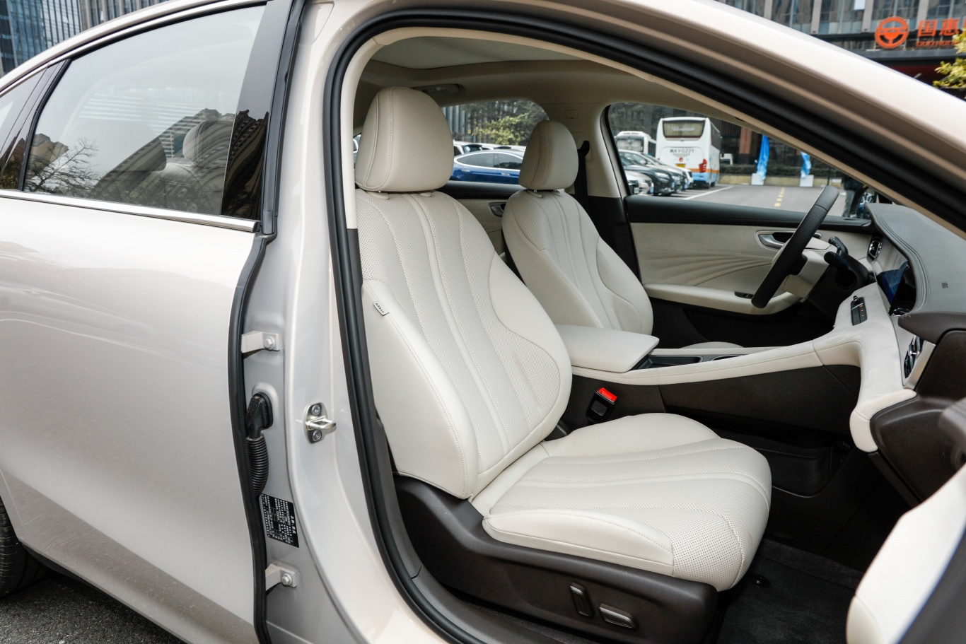 【荣威D7插电混动 1.5L 125km 世界冠军旗舰版副驾驶座椅图片-汽车图片大全】-易车