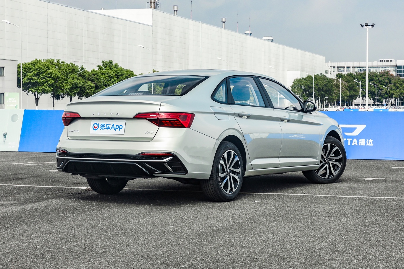 【捷达VA71.4T 先到先得版侧后45度车头向右水平图片-汽车图片大全】-易车