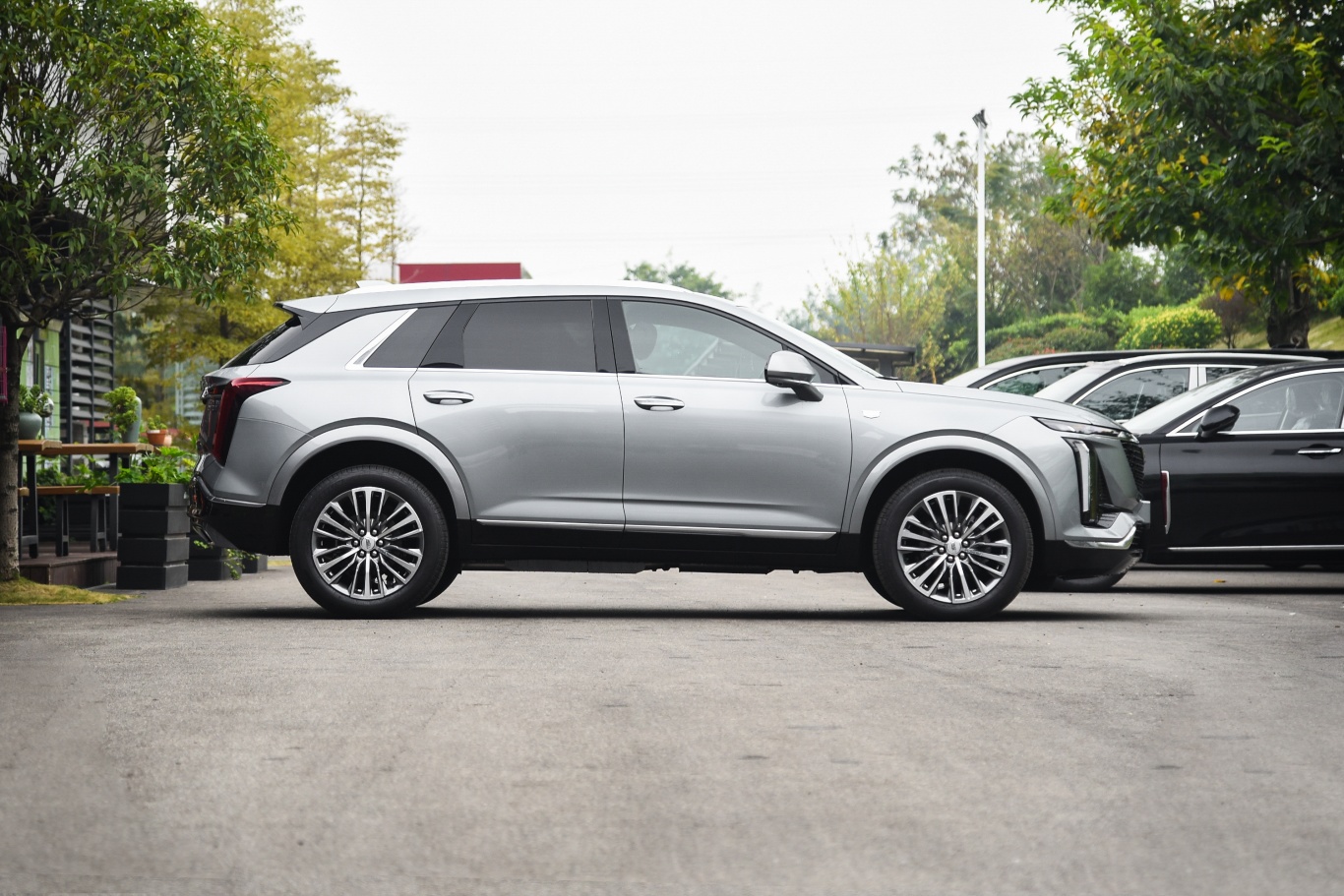 【凯迪拉克XT5轻混 2.0T 风尚型正侧车头向右水平图片-汽车图片大全】-易车